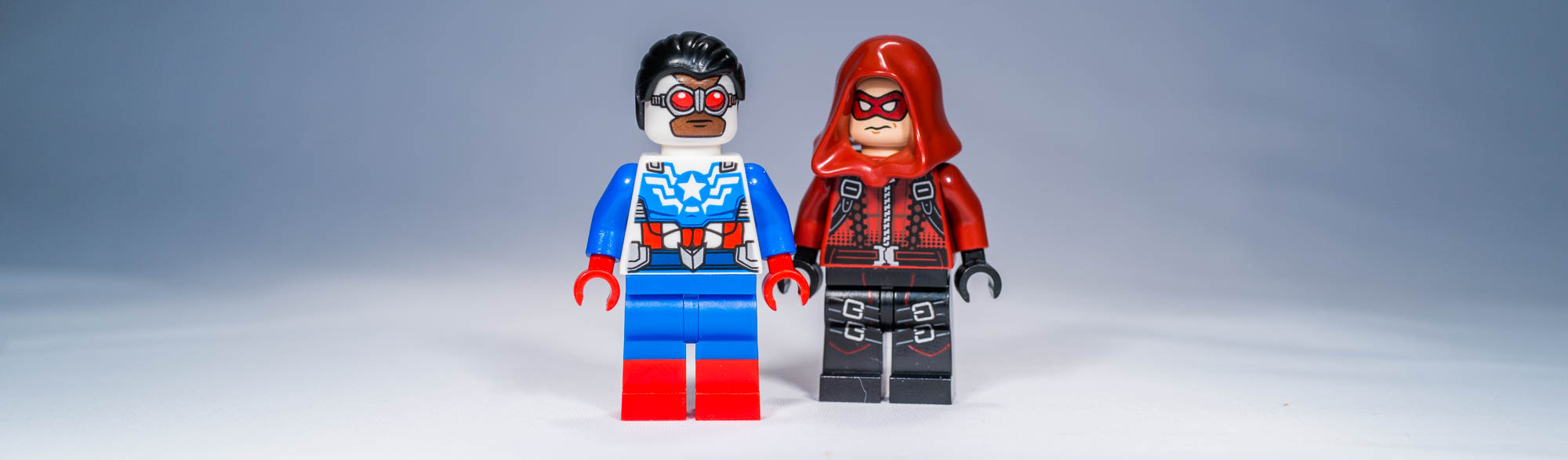 REVIEW LEGO SDCC Exclusive Minifigures - Arsenal & Sam Wilson - HelloBricks