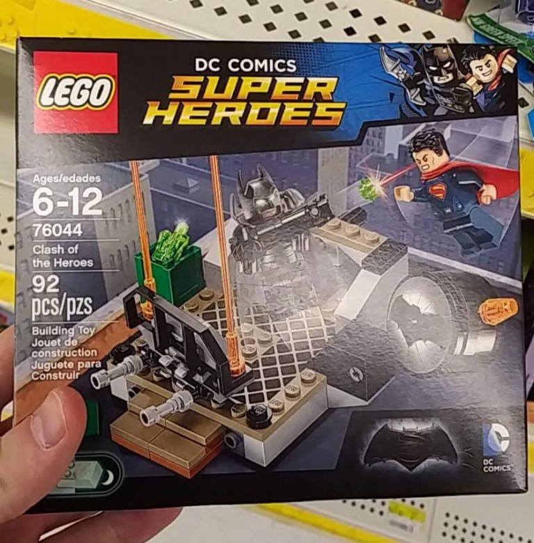 LEGO DC Comics Super Heroes 76044 Clash of the Heroes - HelloBricks