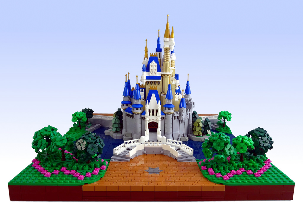 Disney Castle microscale : It's a Small World... - HelloBricks
