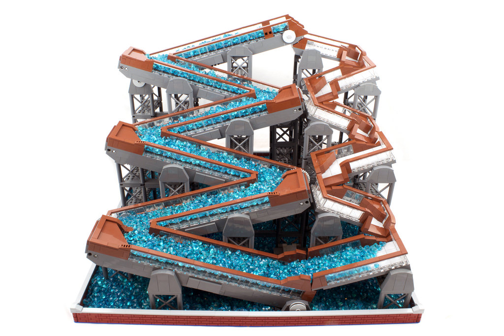 Le waterfall de M.C. Escher ou la cascade impossible - HelloBricks