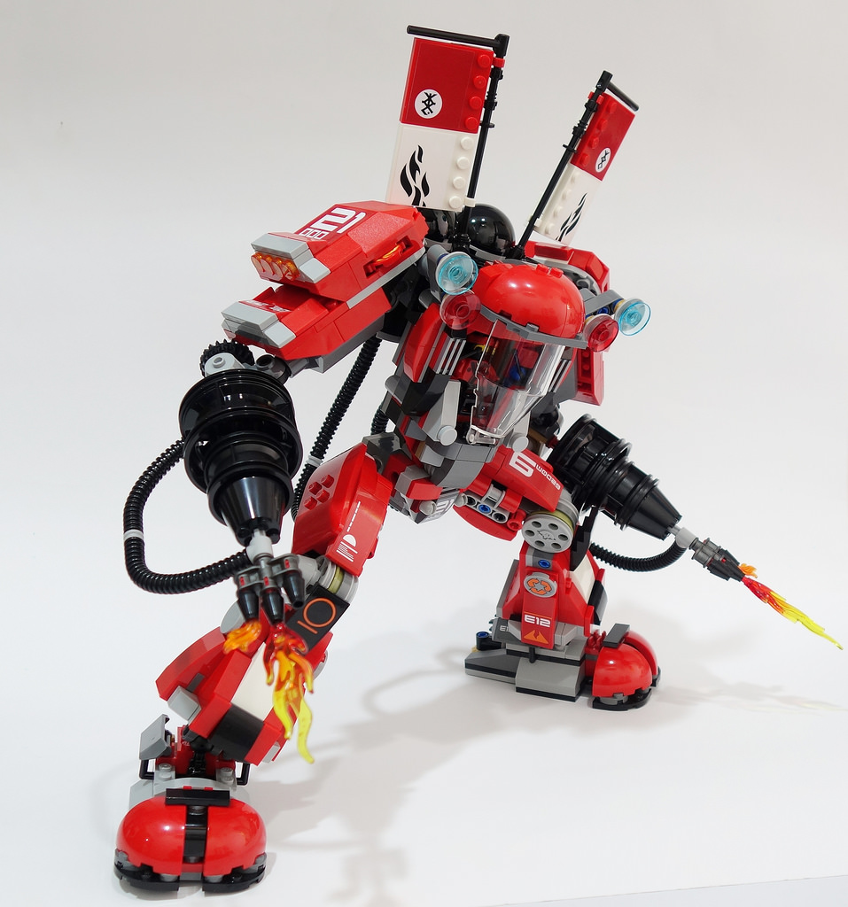 MOD The LEGO Ninjago Movie 70615 Fire Mech : amélioré avec des genoux ...