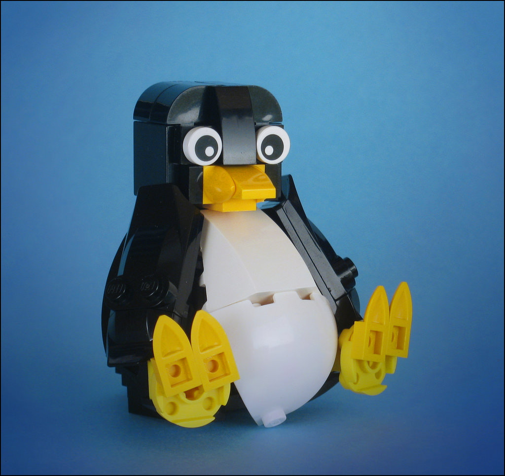 Tux, la mascotte de Linux - HelloBricks