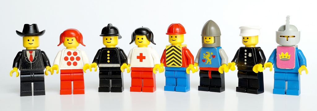 40 ans d'évolution des minifigs LEGO - HelloBricks