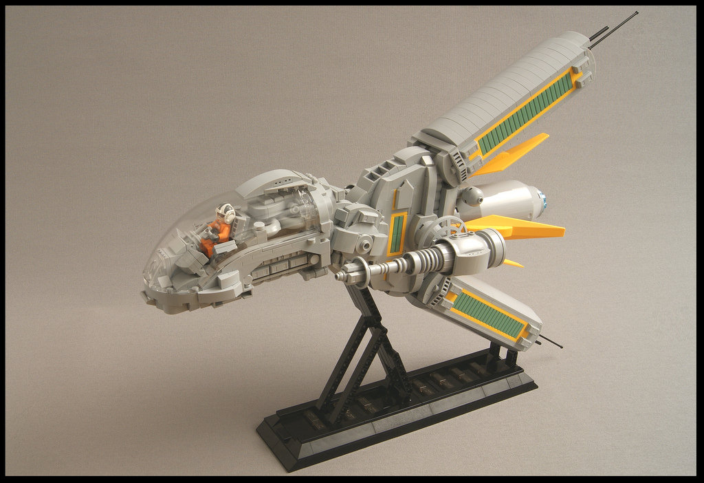 Y-18R Ragnarok Starfighter : pour Retro Spaceman ? - HelloBricks
