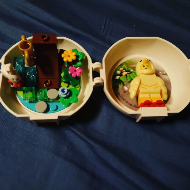 Nouveauté LEGO 853958 Seasonal Easter Skater Chicken Pod - HelloBricks