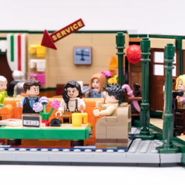 REVIEW LEGO Ideas 21319 Central Perk (Friends) - HelloBricks