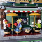 Modular Central Perk Corner Cafe - HelloBricks