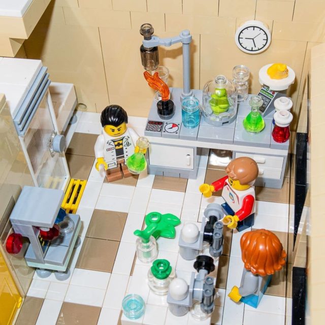 Ecole Modular - HelloBricks