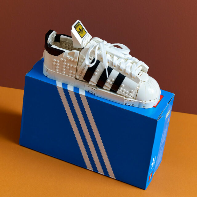 LEGO 10282 adidas Originals Superstar : l'annonce officielle - HelloBricks