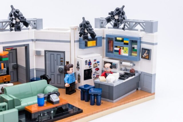 Review LEGO Ideas 21328 Seinfeld - HelloBricks