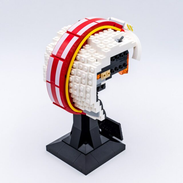 Review LEGO Star Wars 75327 Luke Skywalker Red Five Helmet - HelloBricks