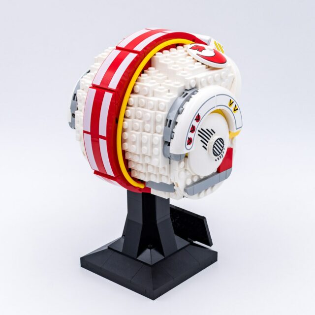 Review LEGO Star Wars 75327 Luke Skywalker Red Five Helmet - HelloBricks