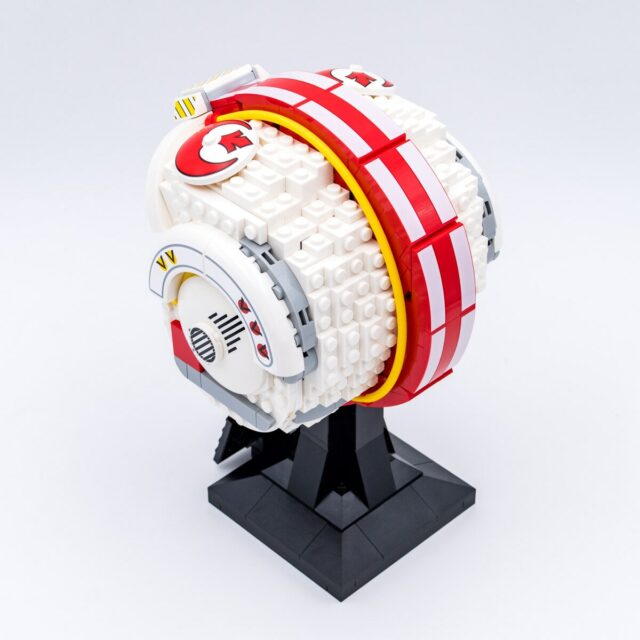 Review LEGO Star Wars 75327 Luke Skywalker Red Five Helmet - HelloBricks
