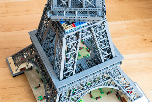 Review LEGO Icons 10307 Eiffel Tower - HelloBricks