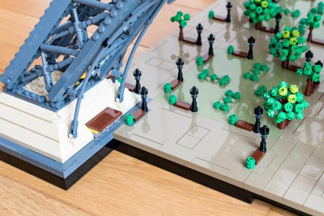 Review LEGO Icons 10307 Eiffel Tower - HelloBricks