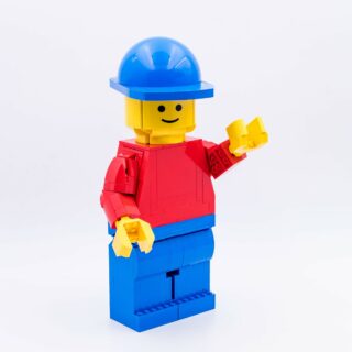 Review LEGO 40649 Up-Scaled LEGO Minifigure - HelloBricks