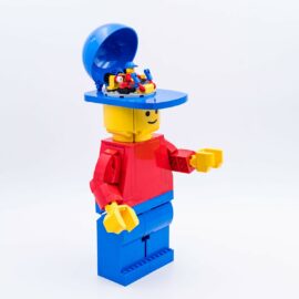 Review LEGO 40649 Up-Scaled LEGO Minifigure - HelloBricks