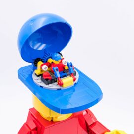 Review LEGO 40649 Up-Scaled LEGO Minifigure - HelloBricks