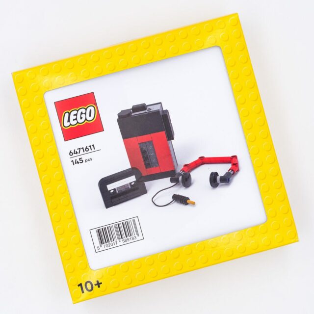 Review LEGO Insiders 6471611 Portable Cassette Player - HelloBricks