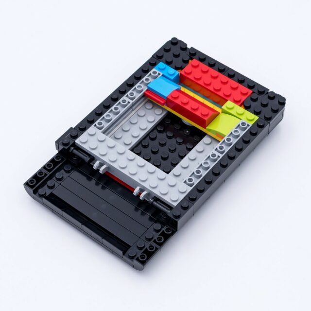 Review LEGO Ideas 21345 Polaroid OneStep SX-70 Camera - HelloBricks
