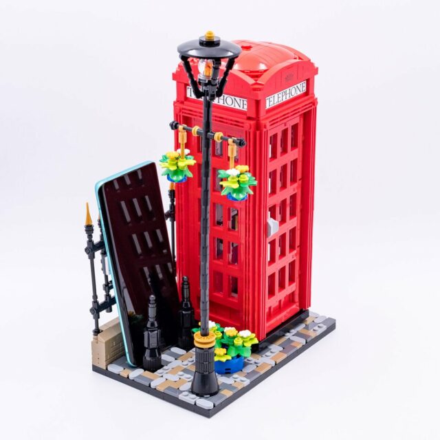 Review LEGO Ideas 21347 Red London Telephone Box - HelloBricks