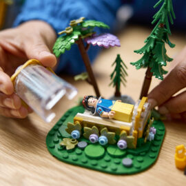 LEGO Disney 43242 Snow White and the Seven Dwarfs Cottage : l'annonce ...