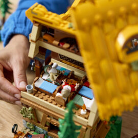 LEGO Disney 43242 Snow White and the Seven Dwarfs Cottage : l'annonce ...