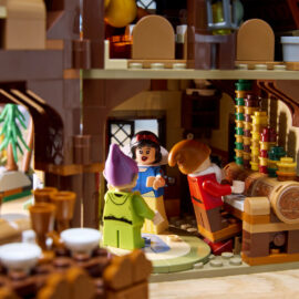 LEGO Disney 43242 Snow White and the Seven Dwarfs Cottage : l'annonce ...