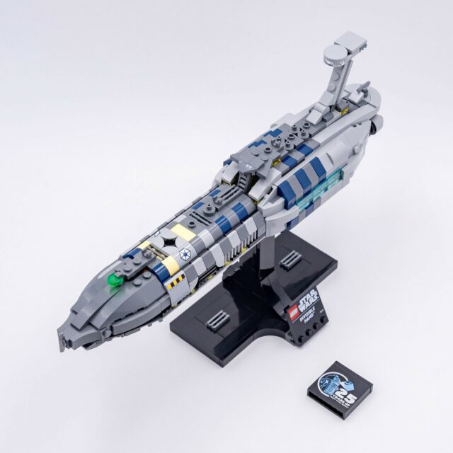 Review LEGO Star Wars 75377 Invisible Hand - HelloBricks