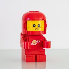 Review LEGO 40767 Up-Scaled Baby Astronaut - HelloBricks