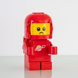 Review LEGO 40767 Up-Scaled Baby Astronaut - HelloBricks