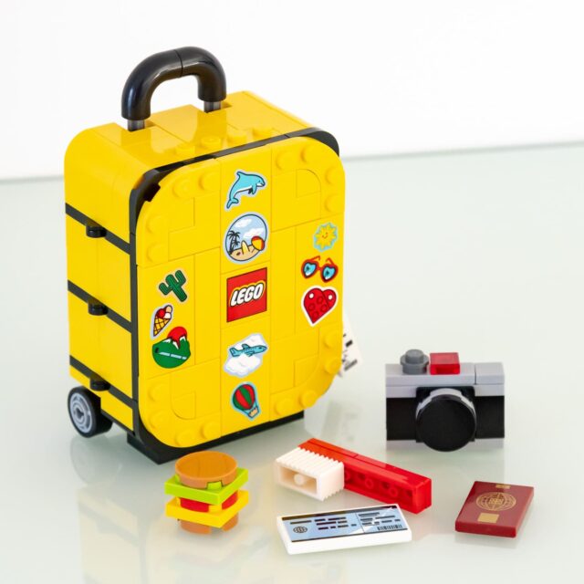 Review LEGO 40817 Yellow Travel Suitcase - HelloBricks